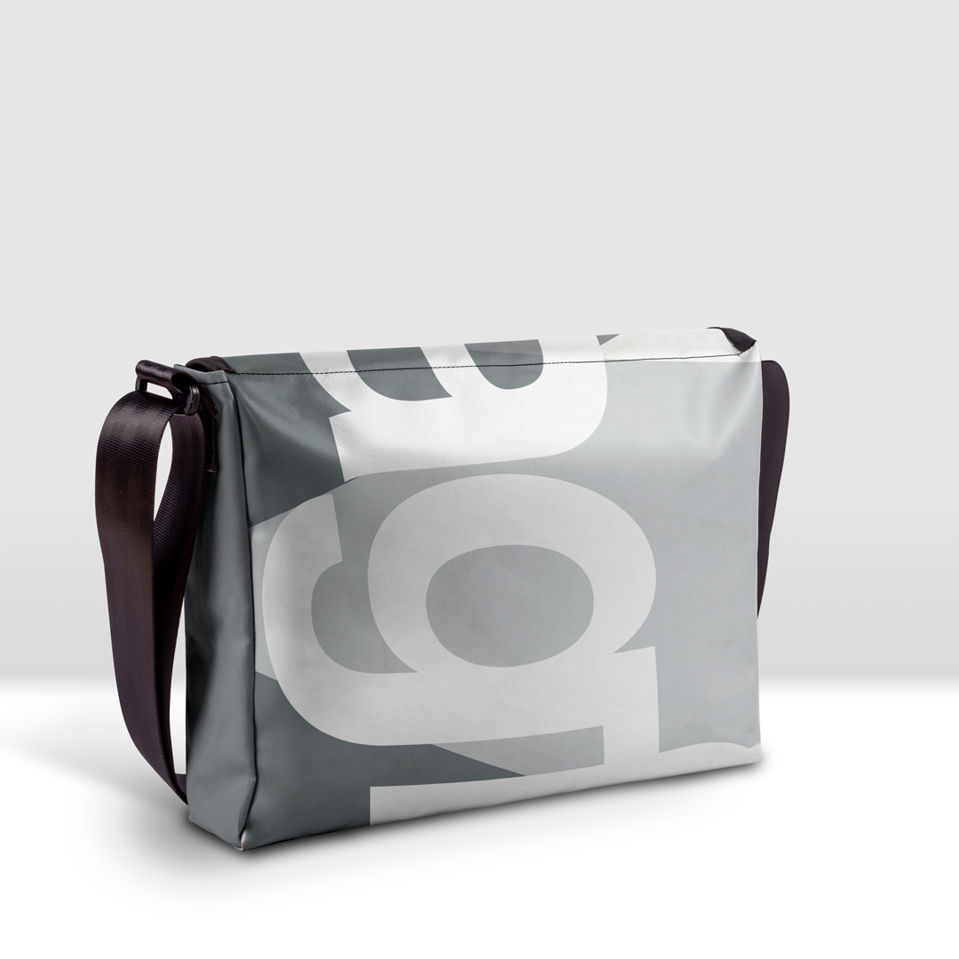 Dark-Grey_messenger_back - Smart Mix | grafica, web, stampa